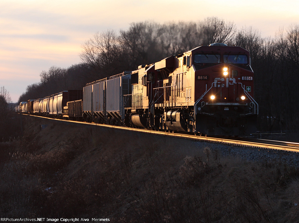 CP 8814 east at Lobo